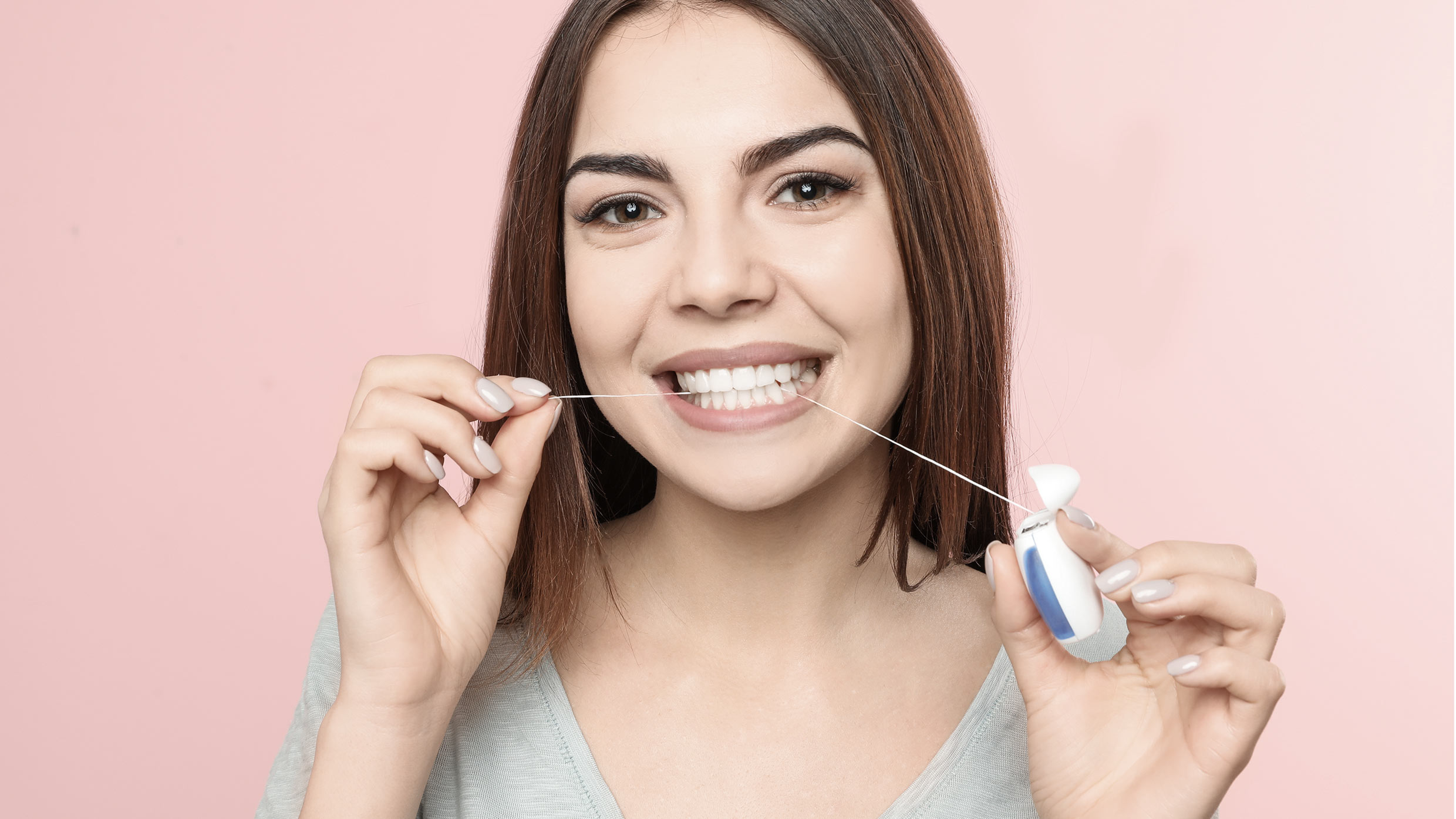 Come usare il filo interdentale per la propria igiene orale - Centri ...