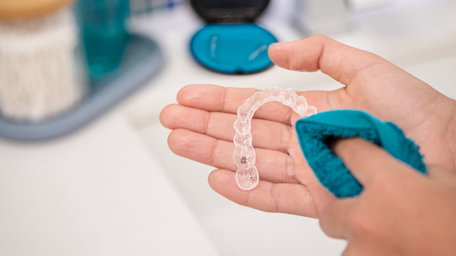 Come pulire le mascherine Invisalign® - Centri Dentistici Primo